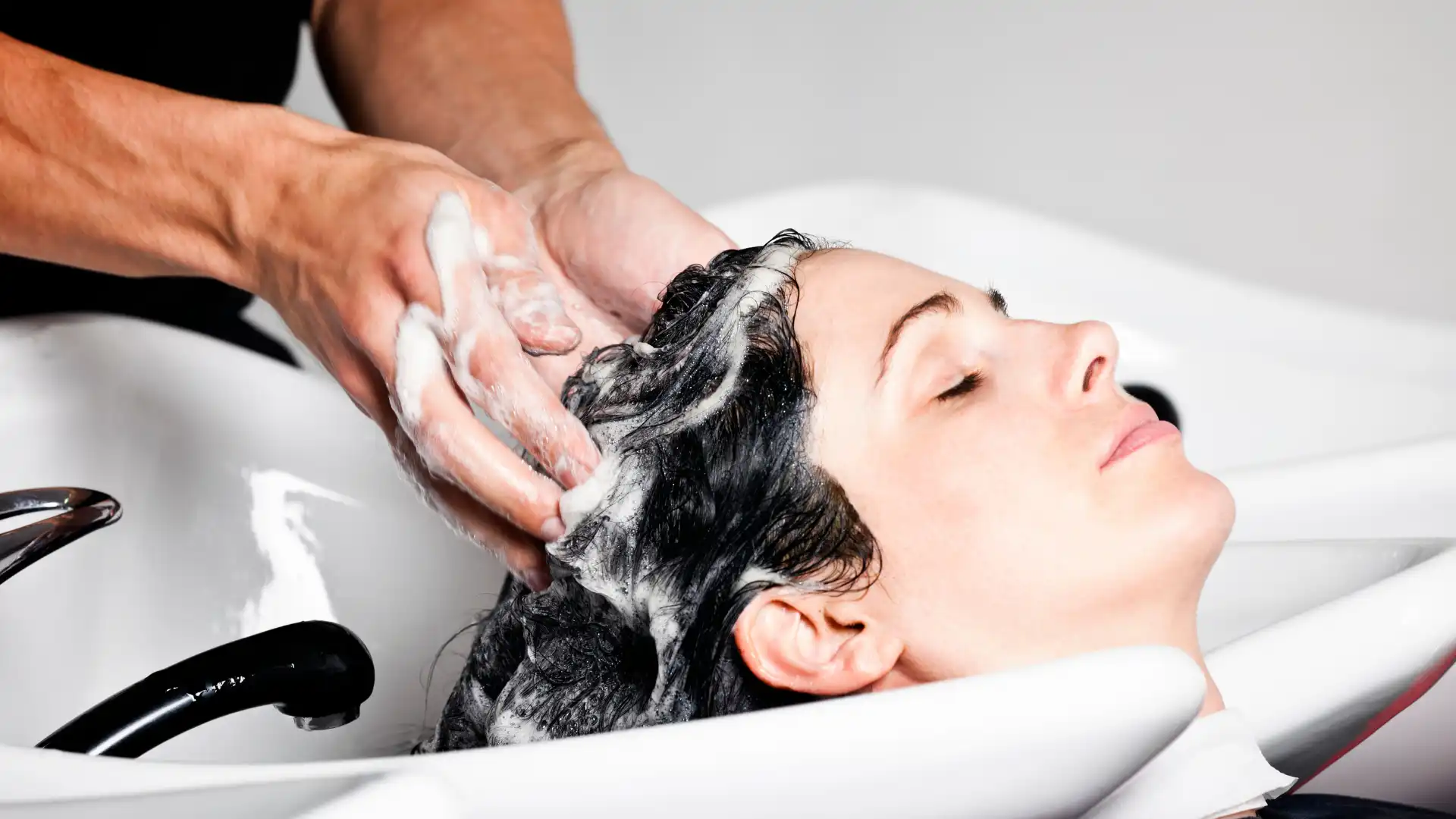 Reasons Why Salons Wash Your Hair After Coloring | Blog